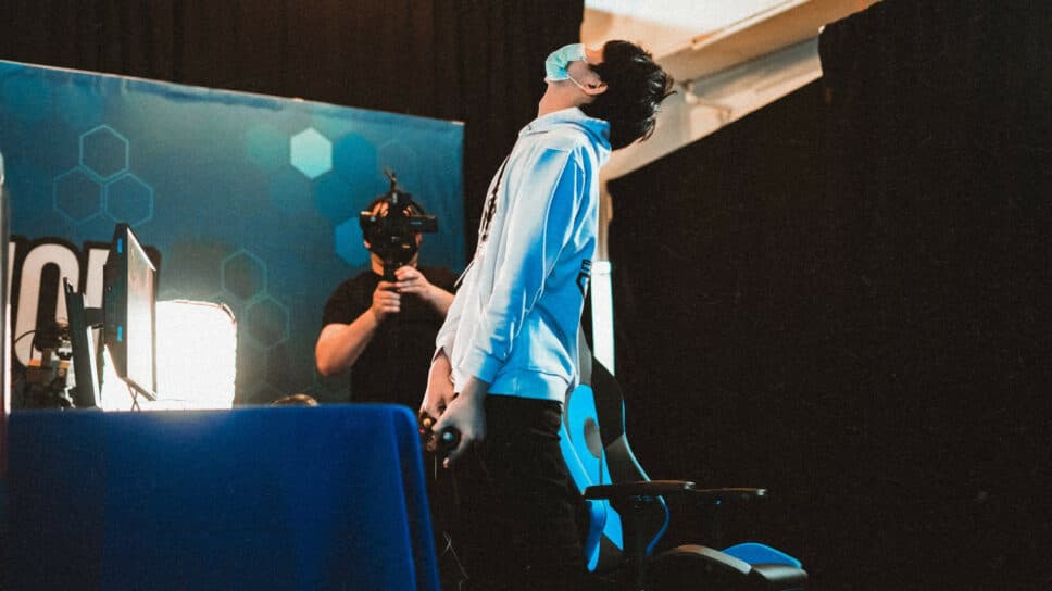 Riddles under fire for throwing controller after elimination at Genesis ...