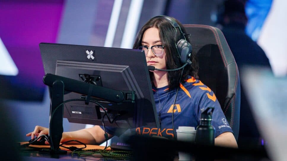 florescent VALORANT crosshair and settings | esports.gg