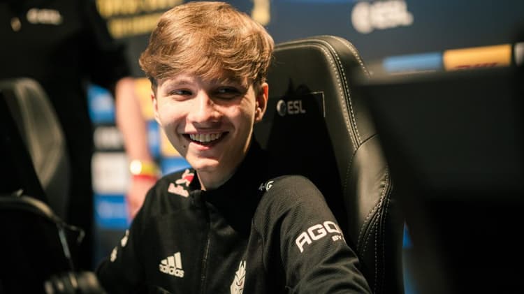 mONESY CS: GO Crosshair and viewmodel settings | Esports.gg